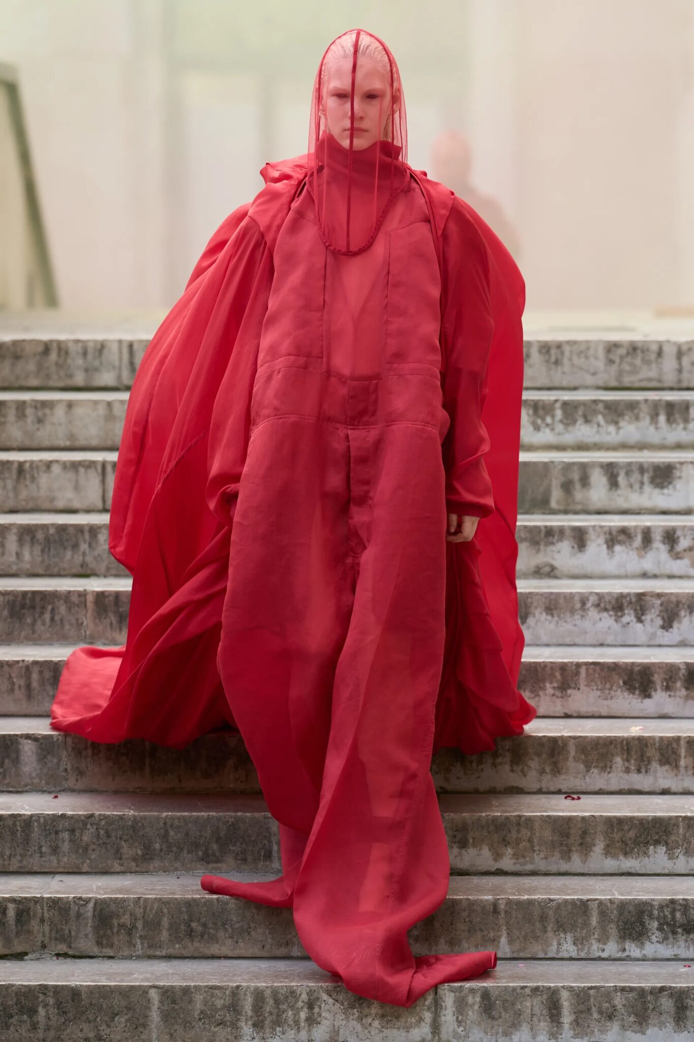 Rick Owens Spring 2024 RTW: Cảm hứng lãng mạn từ buổi hòa nhạc Björk ...